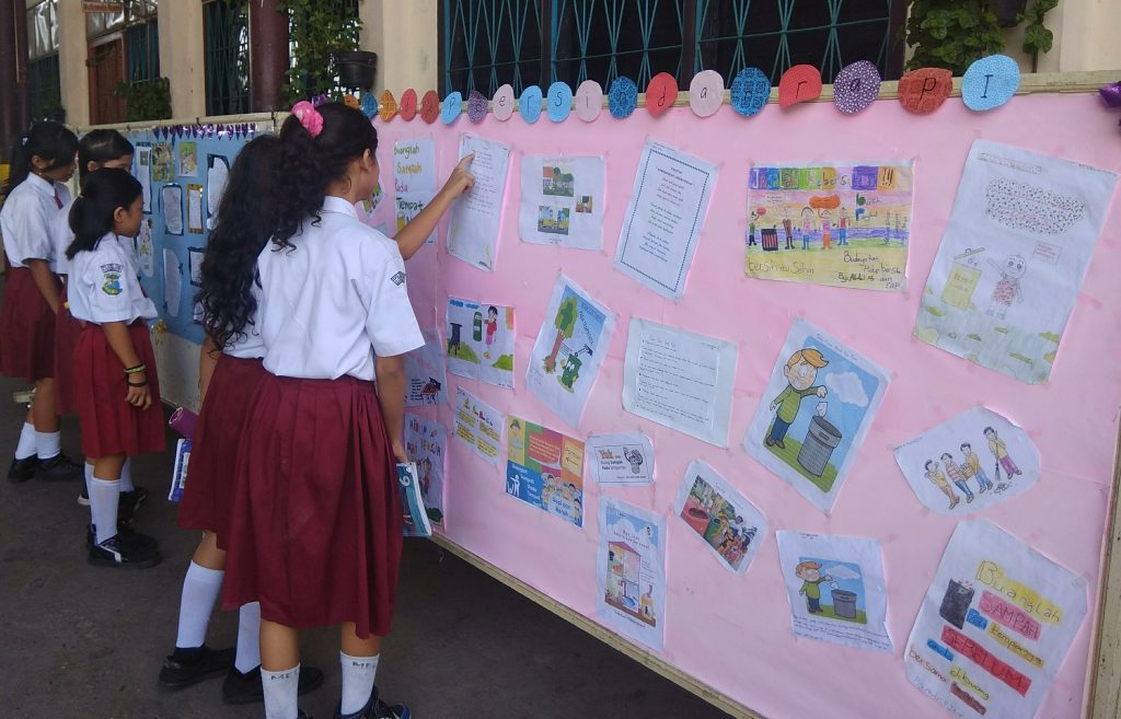 Pengembangan Kreativitas dan Literasi Melalui Mading Sekolah | SD Santo ...